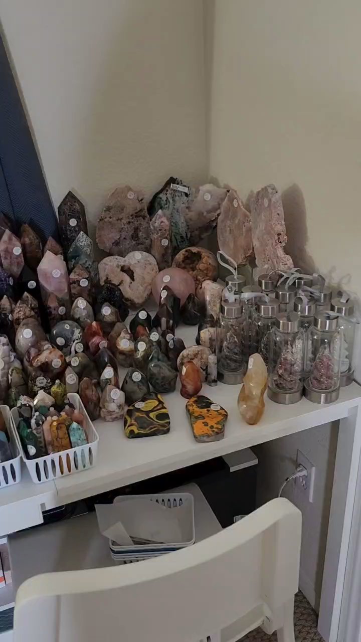 Whatnot - Thirsty THURSDAY 🔮 Livestream by jujucrystal #crystals_and_gems Whatnot - Thirsty THURSDAY 🔮 Livestream by jujucrystal #crystals_and_gems