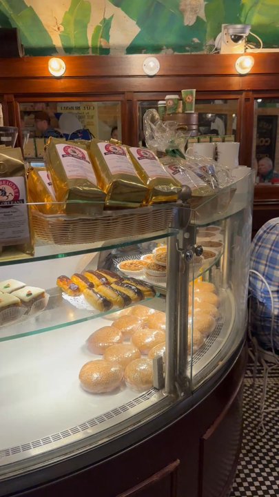 CAFE BEIGNET, ROYAL STREET - Updated April 2025 - 4049 Photos & 3376 ...
