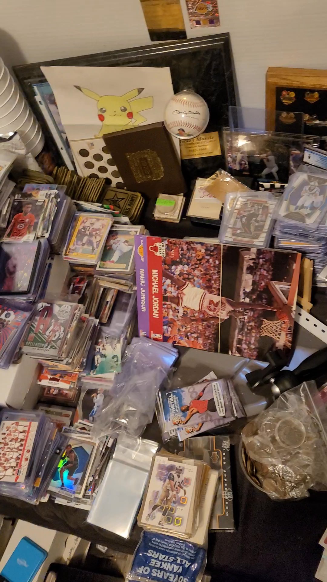 Whatnot - Selling off a huge higher end mostly sports card collection ...