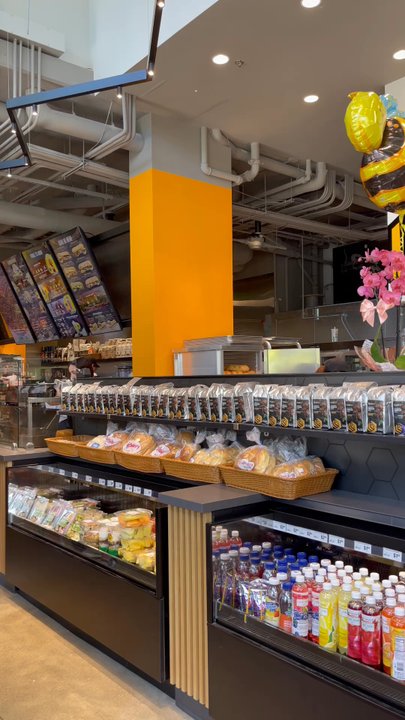 YELLOW BEE - Updated January 2026 - 94 Photos & 26 Reviews - 922 E ...