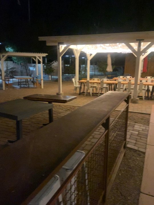 BARNYARD CRAFTHOUSE & EATERY - Updated May 2025 - 373 Photos & 437 ...