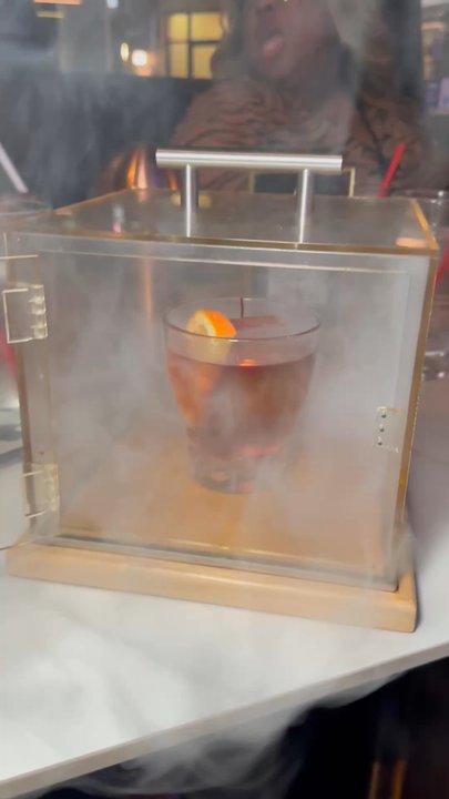 THE ICON RESTAURANT AND LOUNGE - Updated November 2025 - 138 Photos ...