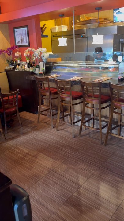 KOON MANEE THAI AND SUSHI RESTAURANT - Updated October 2025 - 220 ...