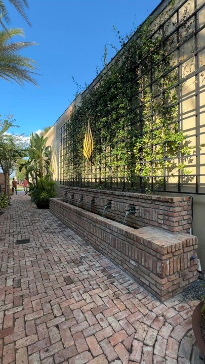 LEESBURG PUBLIC LIBRARY - Updated December 2025 - 21 Photos - 100 East ...