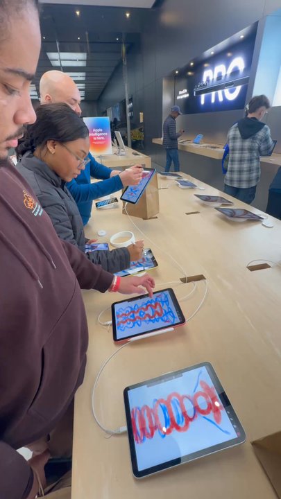 APPLE CHESTNUT STREET - Updated December 2025 - 137 Photos & 476 ...