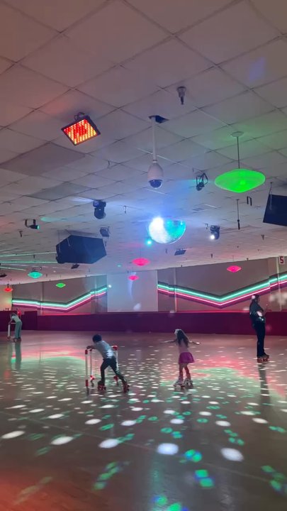 FOUNTAIN VALLEY SKATING CENTER - Updated June 2025 - 313 Photos & 518 ...