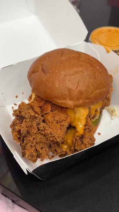 FLUFFIES HOT CHICKEN - MIDTOWN - Updated December 2025 - 22 Photos & 20 ...