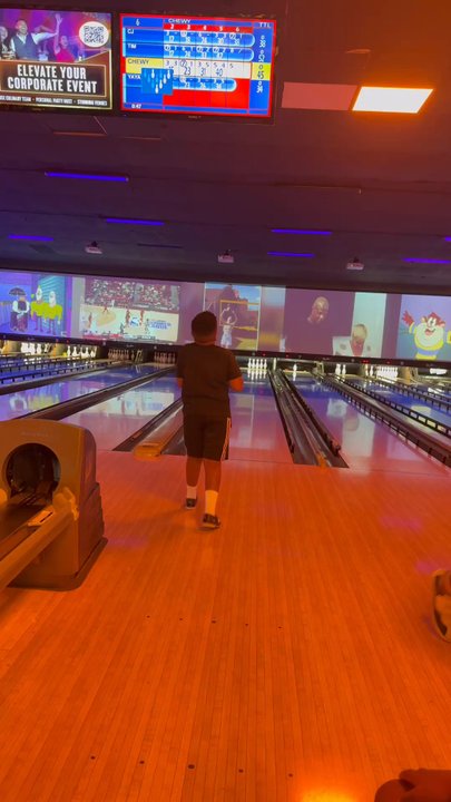 Bowlero Belleville - Updated June 2026 - 47 Photos & 49 Reviews - 679 ...