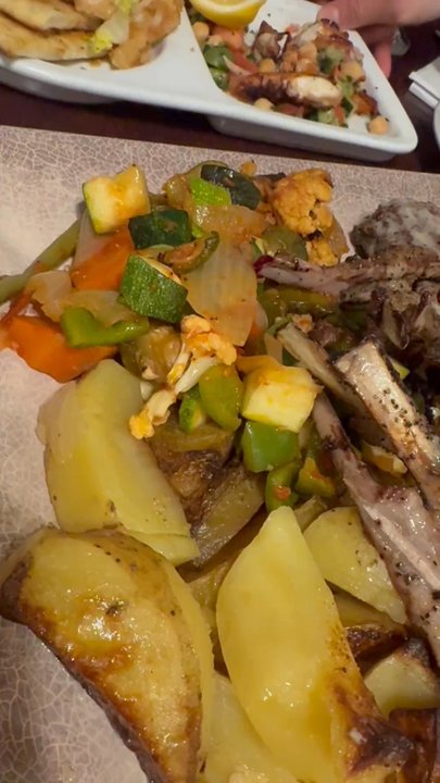 SAMOS RESTAURANT - Updated October 2025 - 383 Photos - 611 Reviews ...