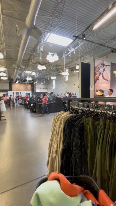NIKE COMPANY STORE - Updated July 2025 - 666 Photos & 494 Reviews ...