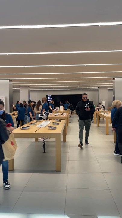 APPLE QUEENS CENTER - Updated September 2025 - 51 Photos & 183 Reviews ...