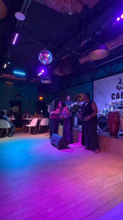 CAPS SUPPER CLUB & BAR - Updated October 2025 - 166 Photos & 124 ...