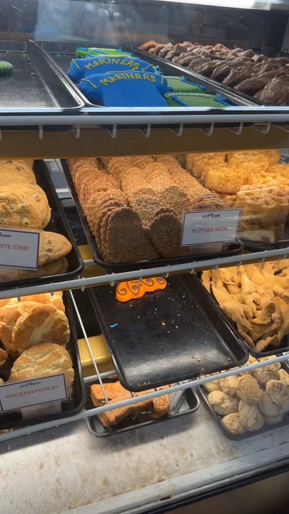 SLUYS POULSBO BAKERY - Updated January 2025 - 1076 Photos & 914 Reviews ...