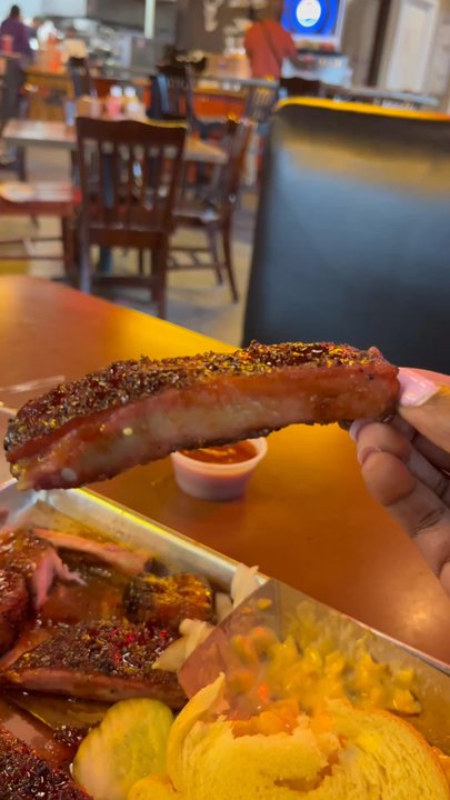 STILES SWITCH BBQ & BREW - Updated May 2025 - 545 Photos & 362 Reviews ...