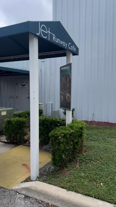 JET RUNWAY CAFE - Updated May 2025 - 1750 Photos & 933 Reviews - 5540 ...