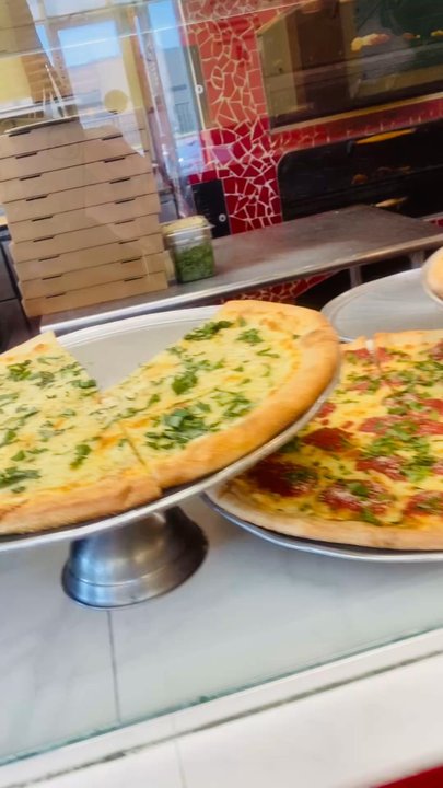 SQUISITO PIZZA & PASTA - Updated December 2025 - 133 Photos & 196 ...