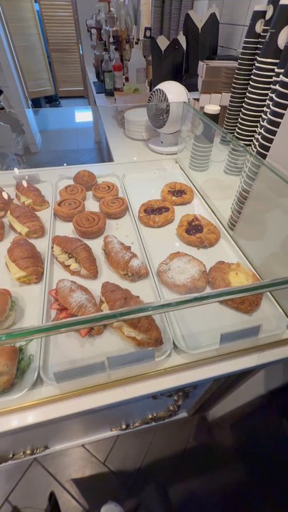 LE PARISIEN - Updated October 2025 - 88 Photos & 27 Reviews - 235 W ...