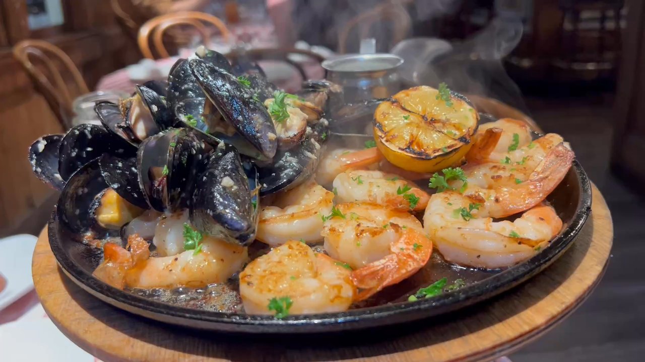 THE OLD CLAM HOUSE - Updated April 2025 - 1721 Photos & 1102 Reviews ...