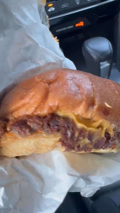 SMILEYS BURGER CLUB - Updated 05/2025 - 95 Photos & 55 Reviews - 310 E ...