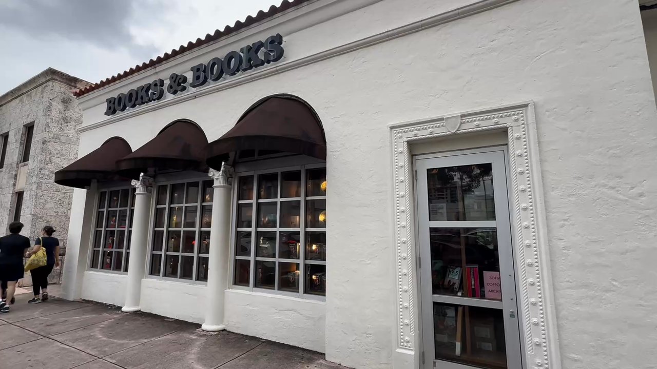 BOOKS & BOOKS - Updated June 2025 - 677 Photos & 391 Reviews - 265 ...