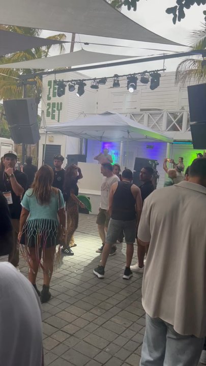 ZEY ZEY - Updated September 2025 - 66 Photos & 31 Reviews - 353 NE 61st ...