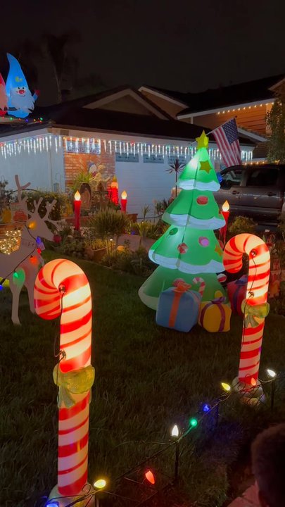 BREA CHRISTMAS LIGHT NEIGHBORHOOD - Updated December 2025 - 1407 Photos ...