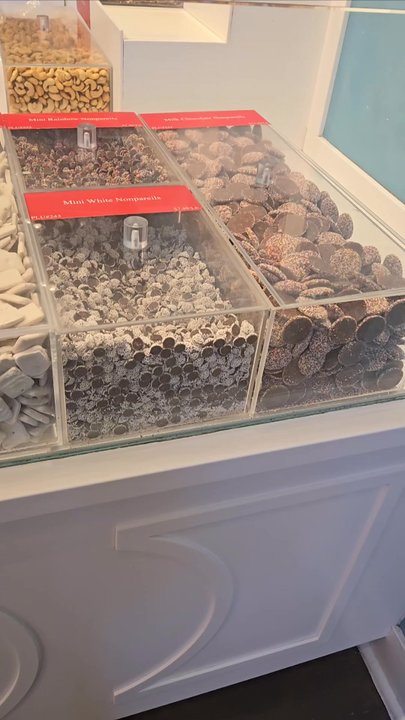 ALBANESE CONFECTIONERY - Updated July 2025 - 716 Photos & 394 Reviews ...