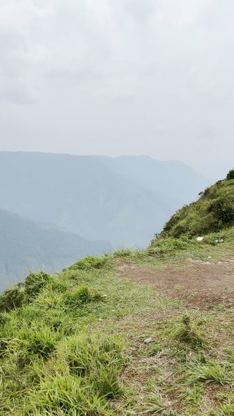 Laitlum Canyon: A Hidden Gem in Meghalaya That Will Take Your Breath Away