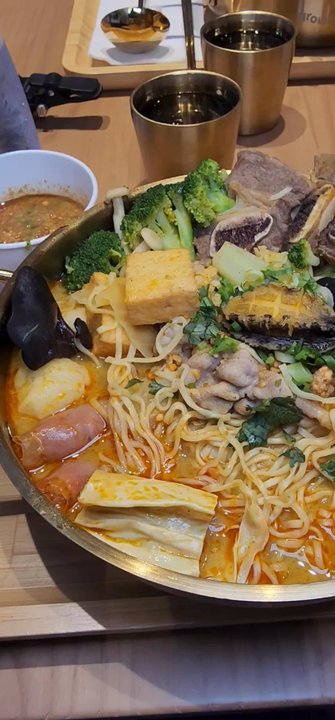 GROWL GROWL - Updated January 2026 - 23 Photos & 12 Reviews - 48 Winter ...