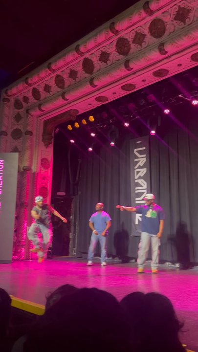 METRO - Updated December 2025 - 238 Photos & 477 Reviews - 3730 N Clark ...