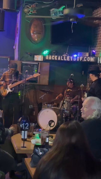 BACK ALLEY BAR & GRILL - Updated October 2025 - 205 Photos & 277 ...