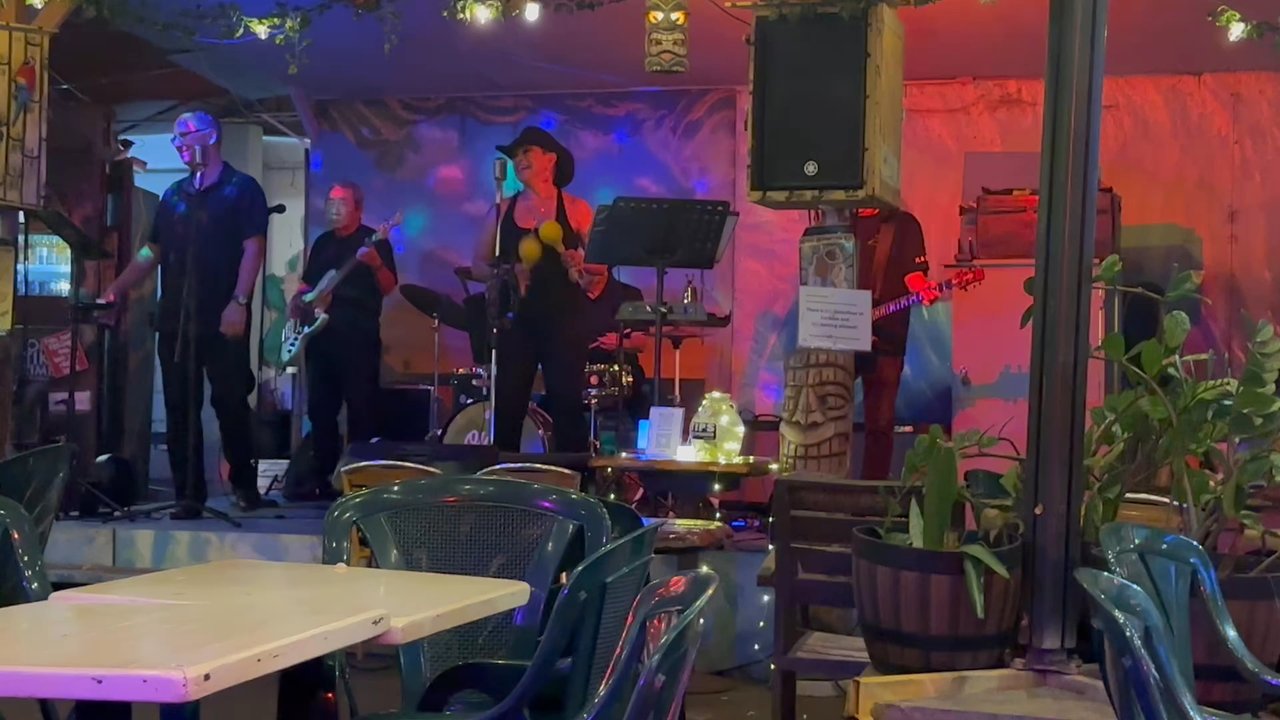 CUCKOO COCONUTS WAIKIKI - Updated May 2025 - 1067 Photos & 790 Reviews ...