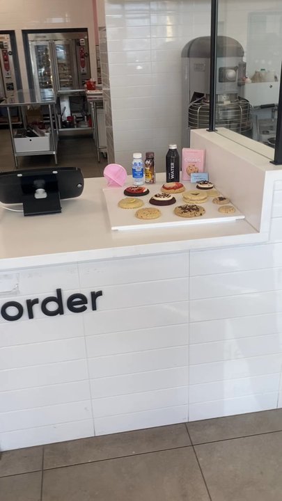 CRUMBL - KANNER HWY - Updated January 2026 - 38 Photos & 10 Real ...