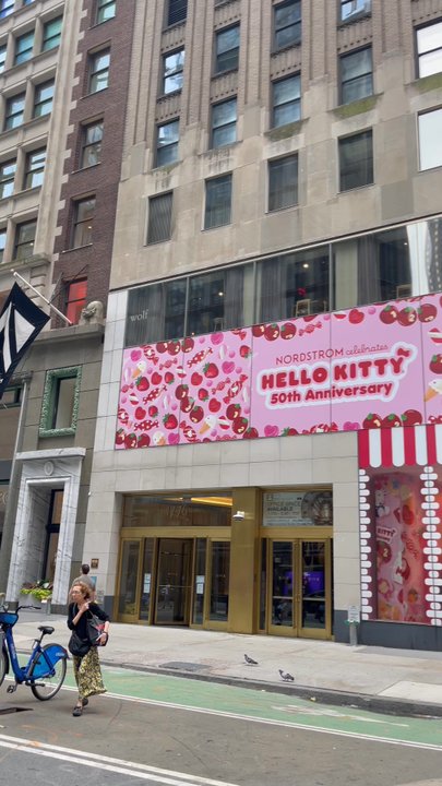 HELLO KITTY POP-UP IN NYC - Updated December 2025 - 39 Photos - 225 W ...