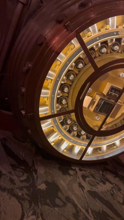 VAULT - Updated December 2025 - 289 Photos & 115 Reviews - 2017 9th St ...