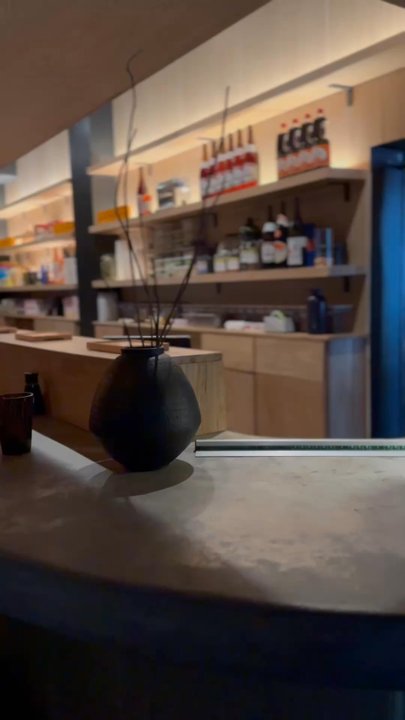 TOP ROE - Updated July 2025 - 155 Photos & 41 Reviews - 120 W 5th St ...