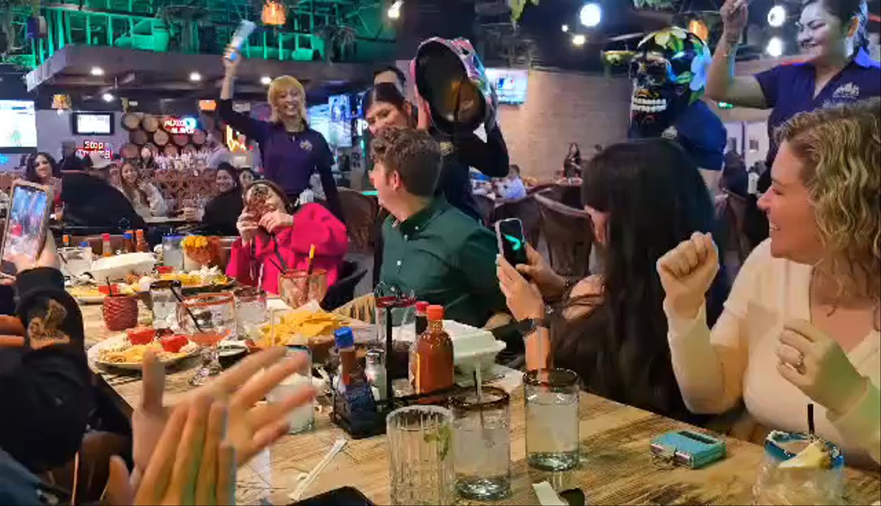 MIL AMORES - Updated December 2025 - 31 Photos & 37 Reviews - 4509 ...