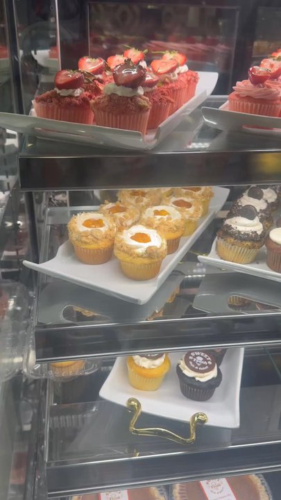 SWEET TOOTH CAFE & CAKES - Updated December 2025 - 76 Photos & 15 ...