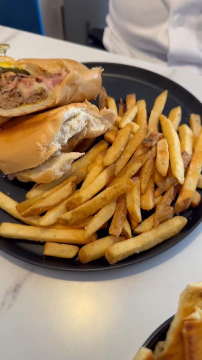 CAFÉ 413 - Updated 05/2025 - 250 Photos & 157 Reviews - Calle Progreso ...