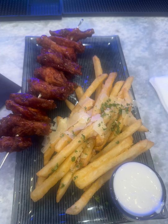 WEEZY’S - Updated July 2025 - 180 Photos & 77 Reviews - 200 Bennett St ...