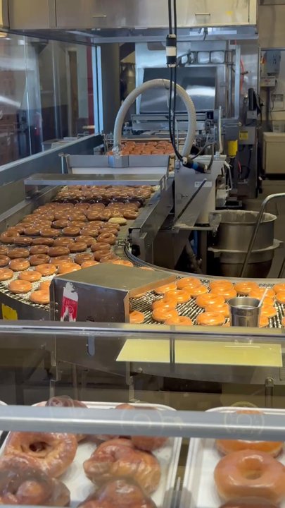 KRISPY KREME - Updated June 2025 - 518 Photos & 302 Reviews - 530 NE ...