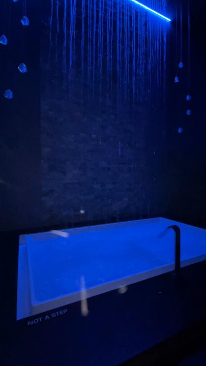 AXIS CHICAGO - Updated October 2025 - 30 Photos & 31 Reviews - 5335 S ...