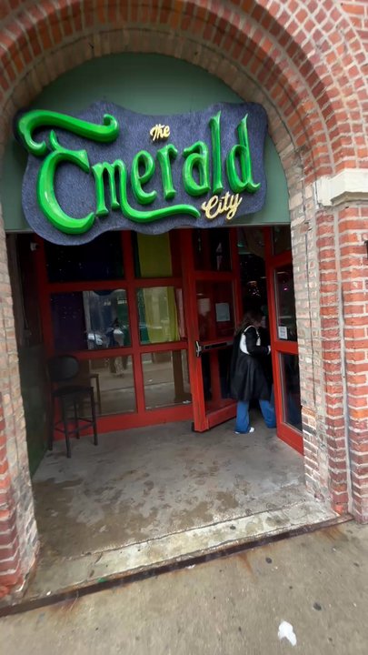 TREE HOUSE - Updated July 2025 - 166 Photos & 108 Reviews - 149 W ...