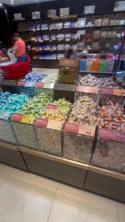 LINDT CHOCOLATE SHOP - Updated May 2026 - 24 Photos & 10 Reviews - 60 ...