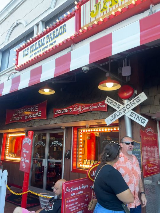 JAXSON’S ICE CREAM PARLOR AND RESTAURANT - Updated January 2026 - 4208 ...