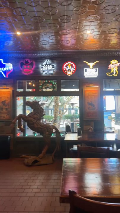 BAR W - Updated August 2025 - 73 Photos & 30 Reviews - 2926 Maple Ave ...