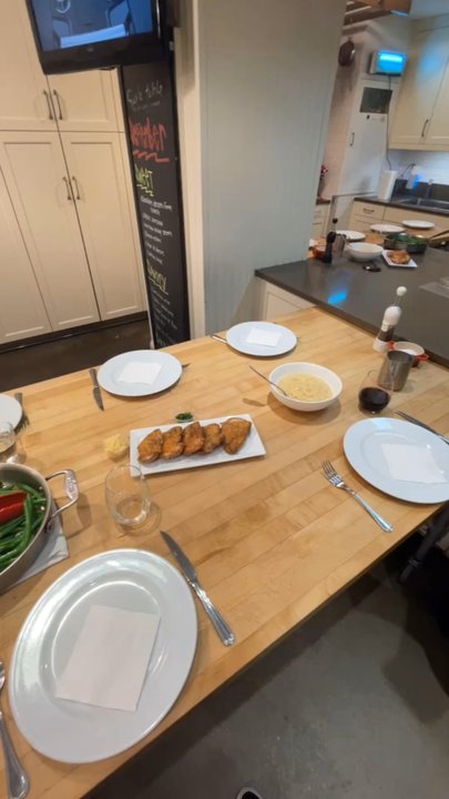 SUR LA TABLE - Updated December 2025 - 193 Photos & 166 Reviews - 306 ...