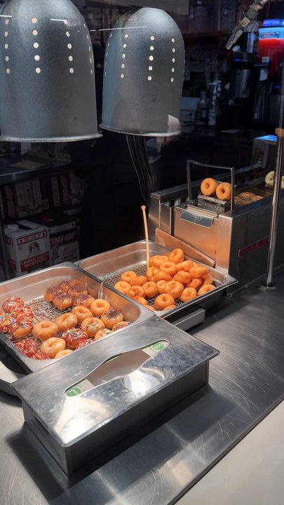 DOUGHNUTTERY - Updated January 2026 - 808 Photos & 605 Reviews - 425 W ...