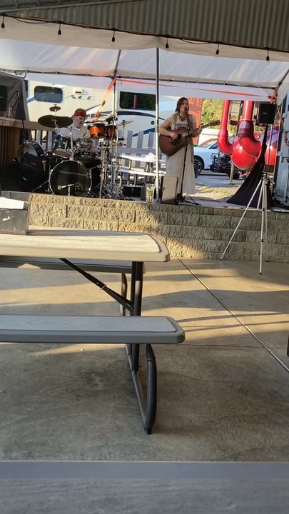 OFF THE RAILS BARBEQUE AND DRAFTHOUSE - Updated December 2025 - 142 ...