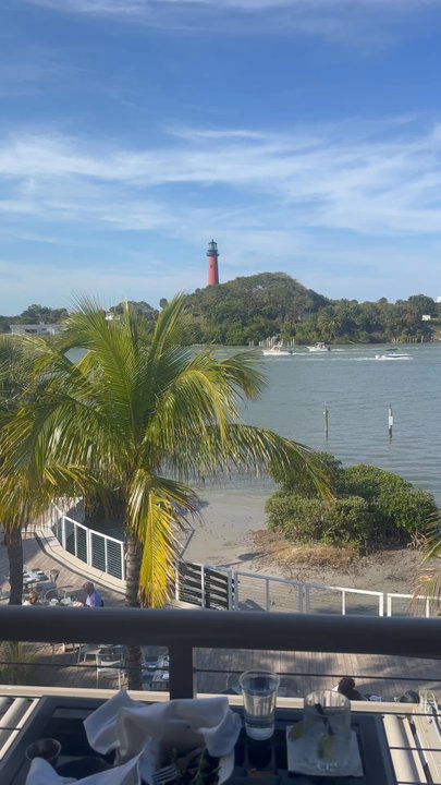 TOPSIDE AT THE BEACON - Updated October 2025 - 173 Photos & 130 Reviews ...